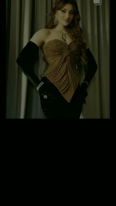 Urvashi Rautela ka look aapko kaisa laga comment Karke Jarur batana like share subscribe karna ...