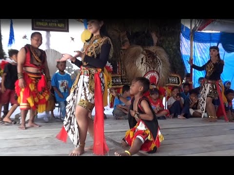 bujang ganong kecil berani cium bokong