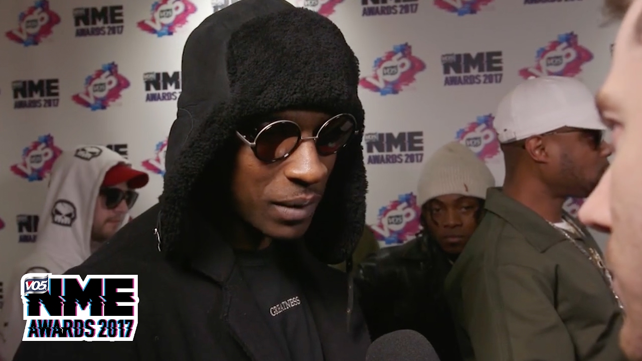 Skepta calls Wiley "selfless" on the red carpet @ VO5 NME Awards - YouTube