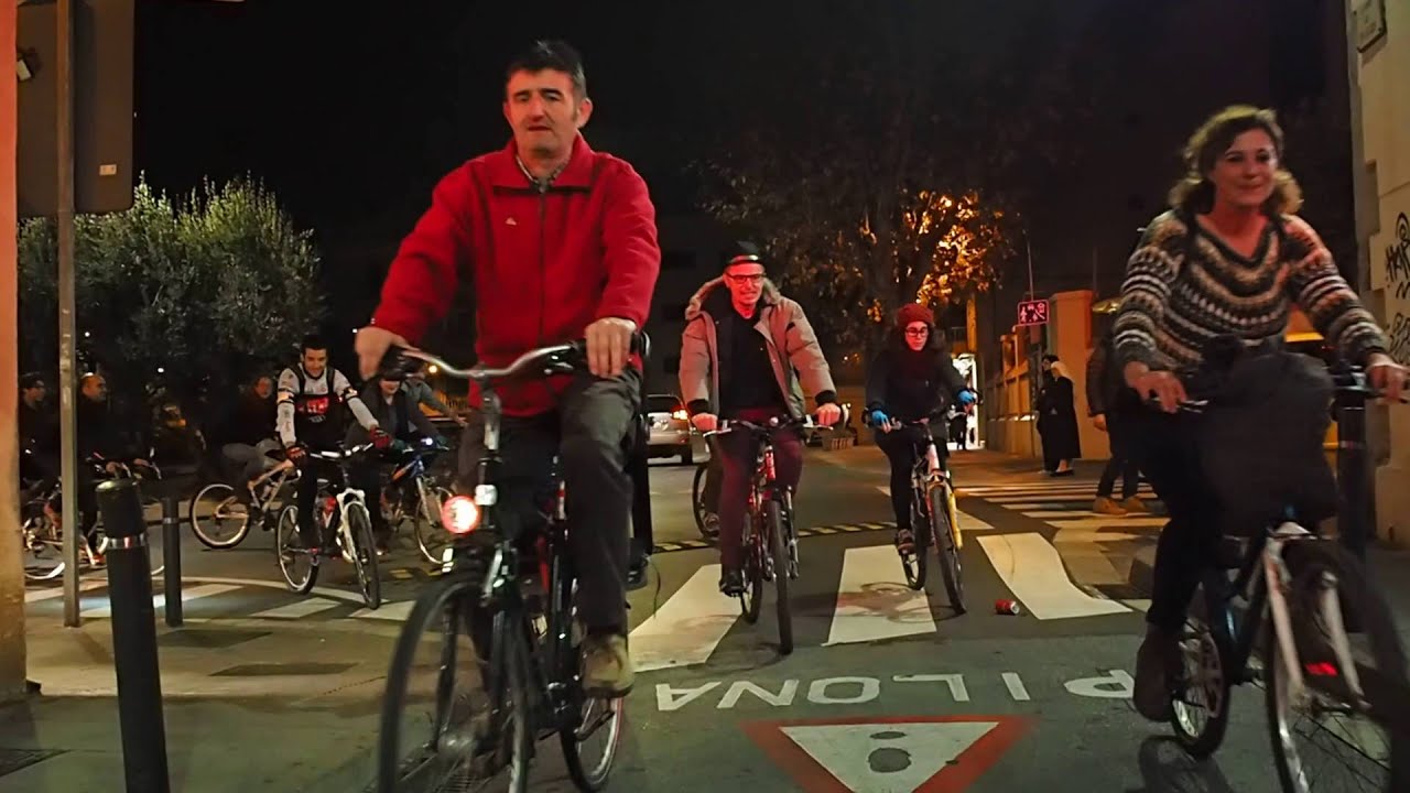 MCM - El Massa Crítica Mataró al Carrer Sant Josep - YouTube