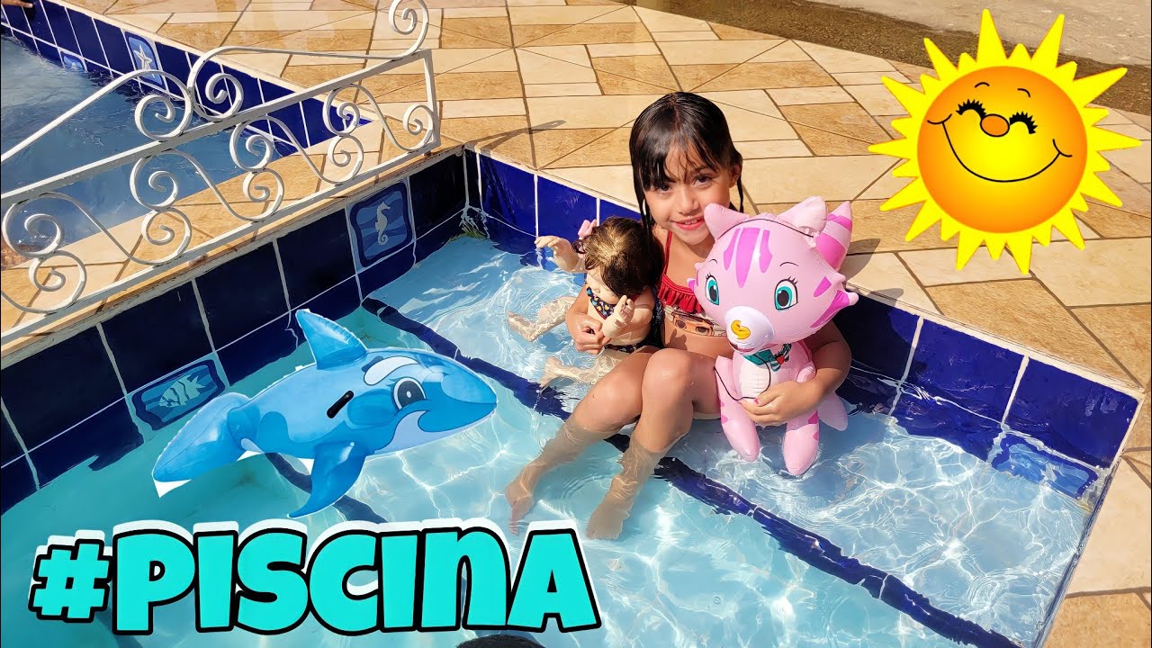 MENINAS BRINCANDO DE BONECA NA PISCINA | ROTINA DA MANHÃ DE DOMINGO ...