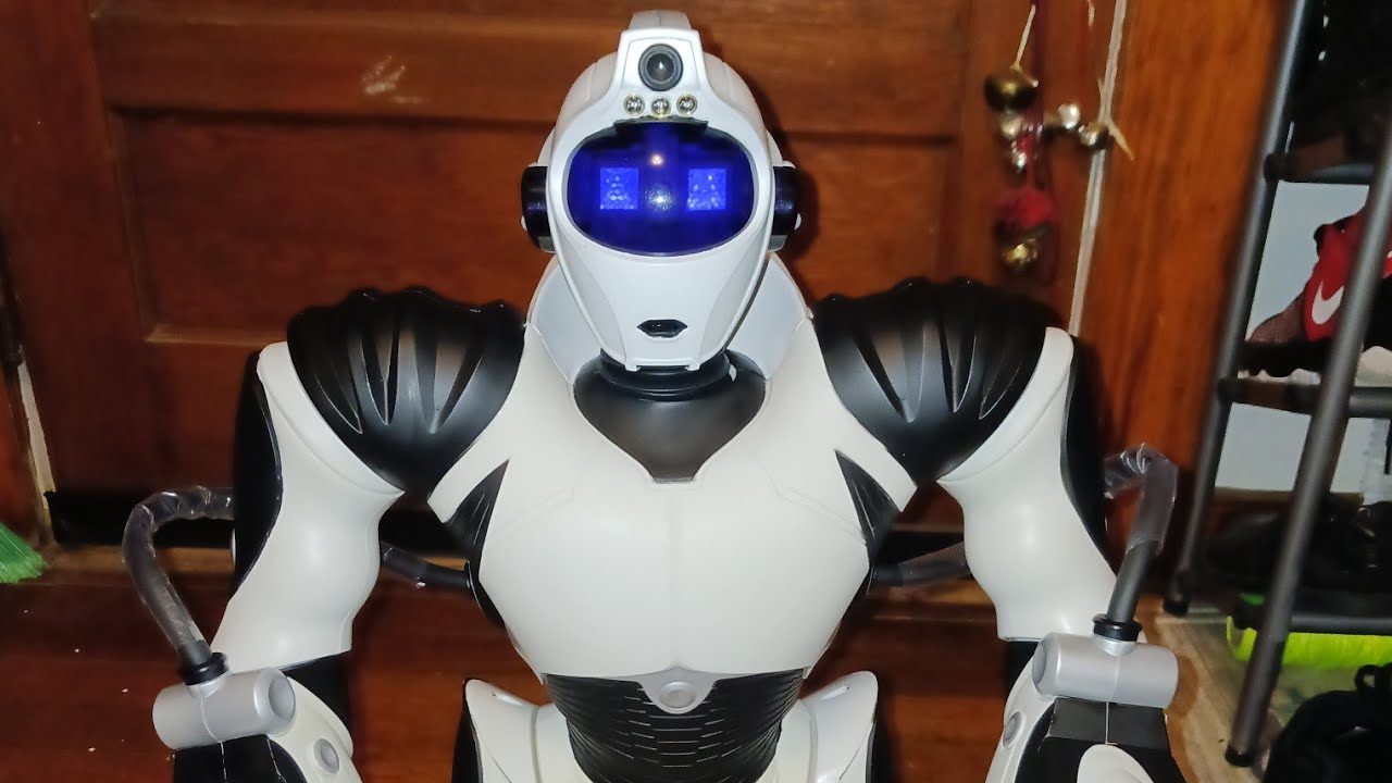 Robosapien V2 (White 1st/2nd Gen) Repair For: Romeo A. (Finished) - YouTube