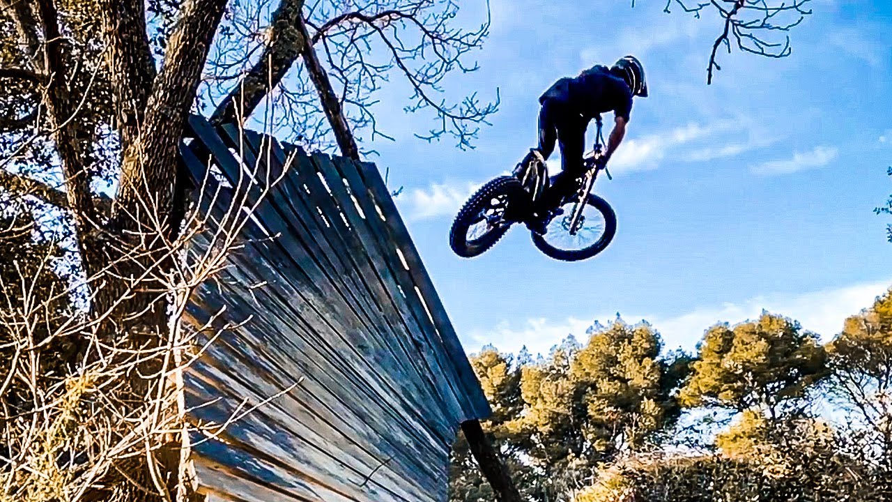 Parc d’attraction pour motos ! - YouTube