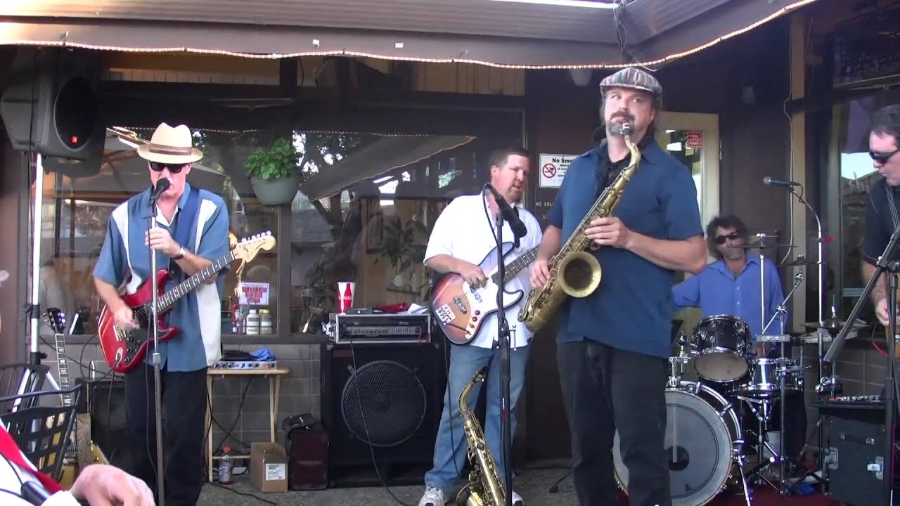 Zac Johnson playing sax with Tamsen Donner on "School Girl" - YouTube