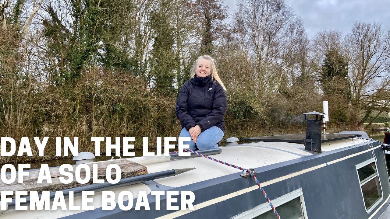 Day in the life of a SOLO FEMALE BOATER - YouTube