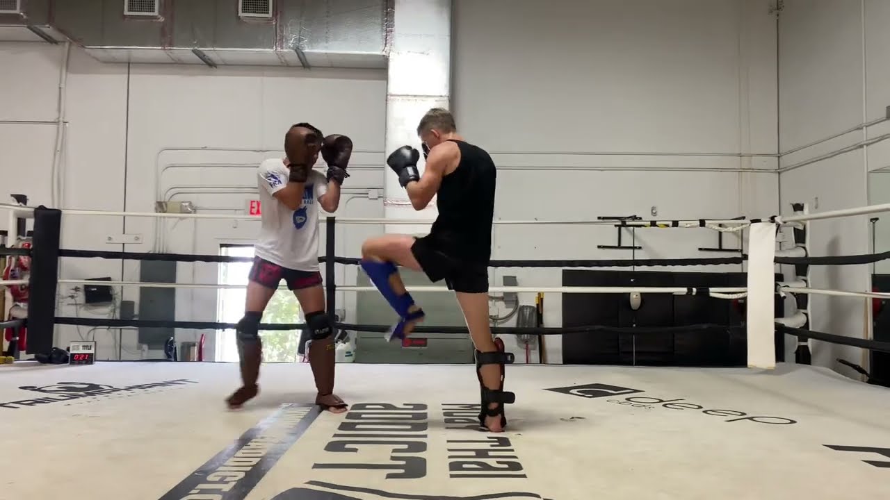 Sparring Intensity 5/10 With Asa Ten Pow - YouTube