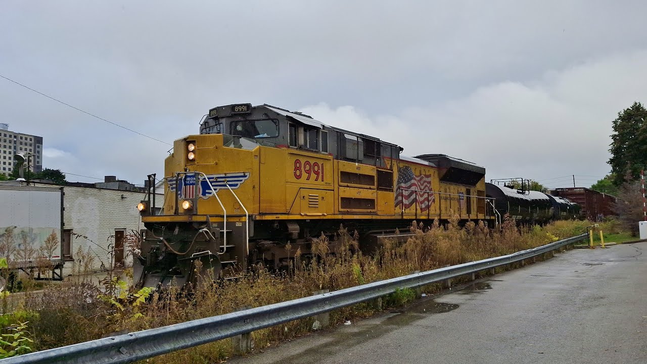 Foreign Power! UP 8991 on CPKC 734 in London. - YouTube