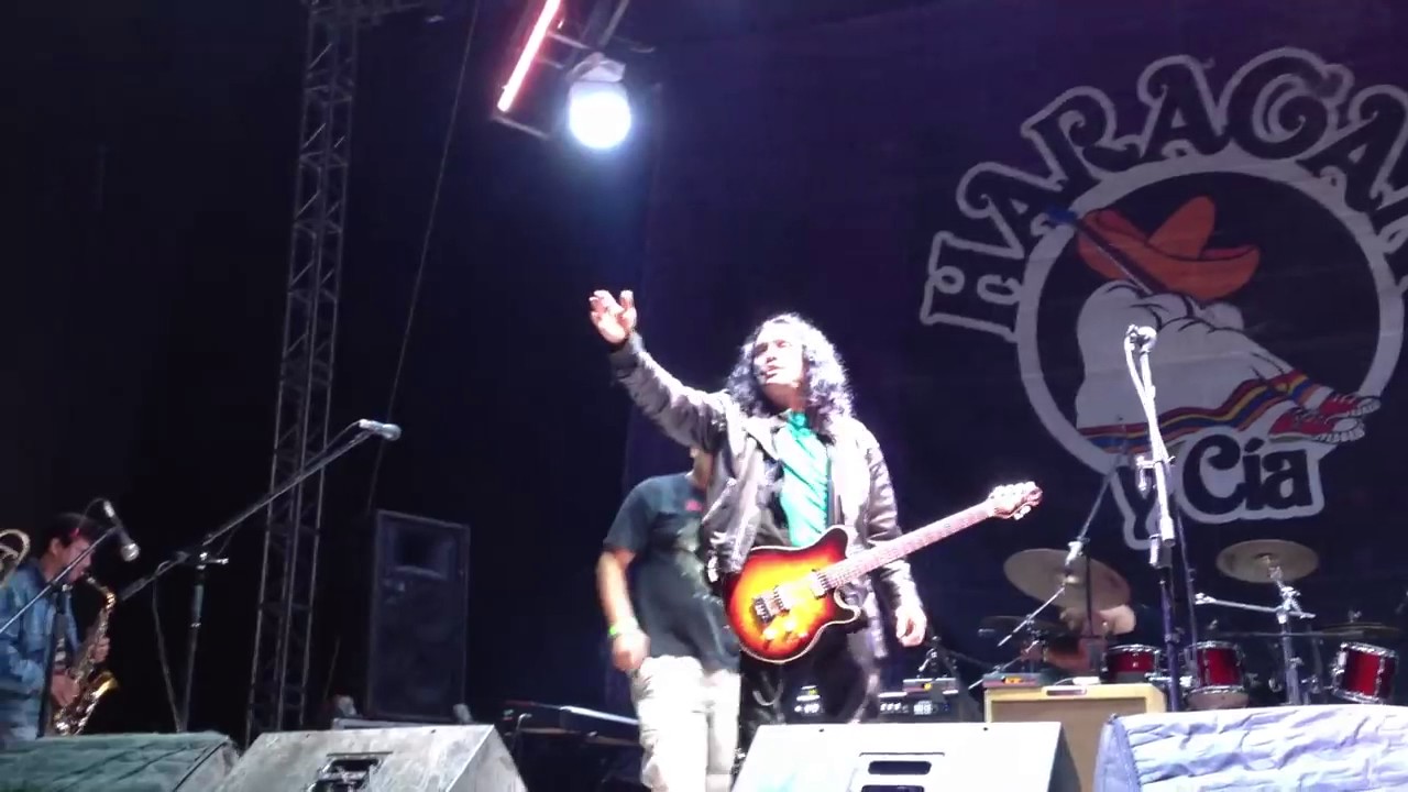 Luis del haragán y benny de especimen punk cantando en vivo hipócrita ...