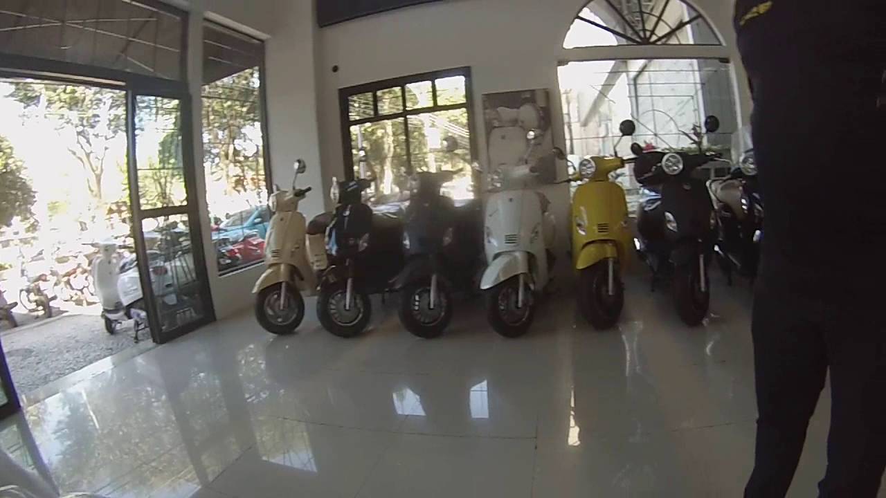 124 - Visitando a loja ALAN MOTORS (scooters BEE) - YouTube