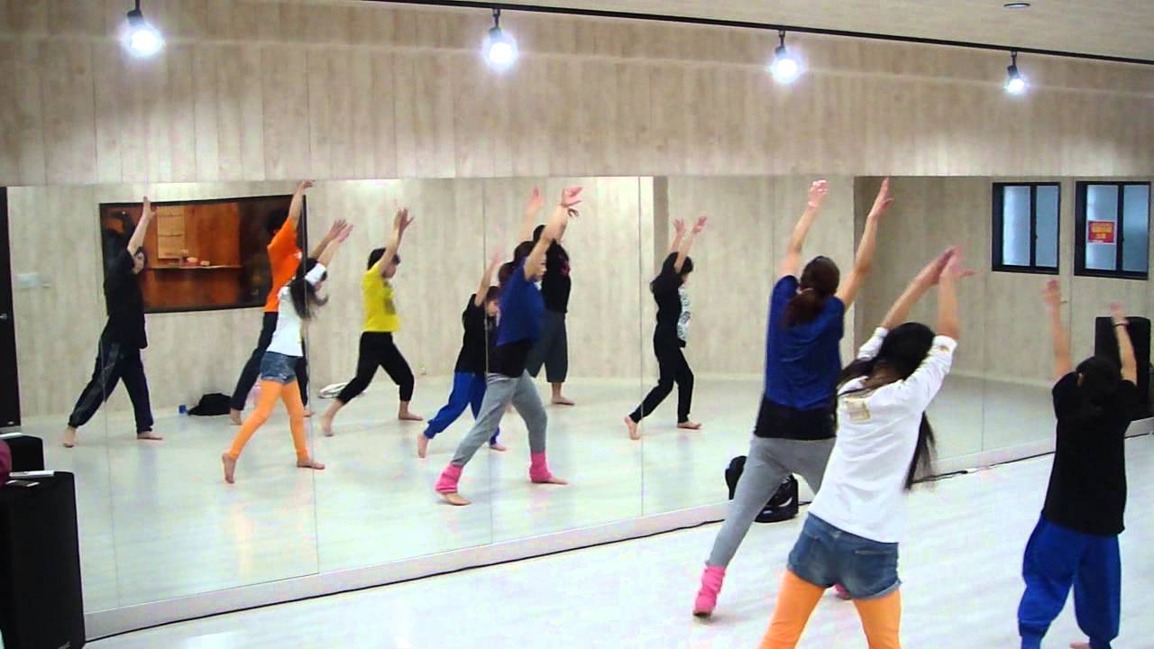 NAOKO / SHAKE DANCE STUDIO - YouTube