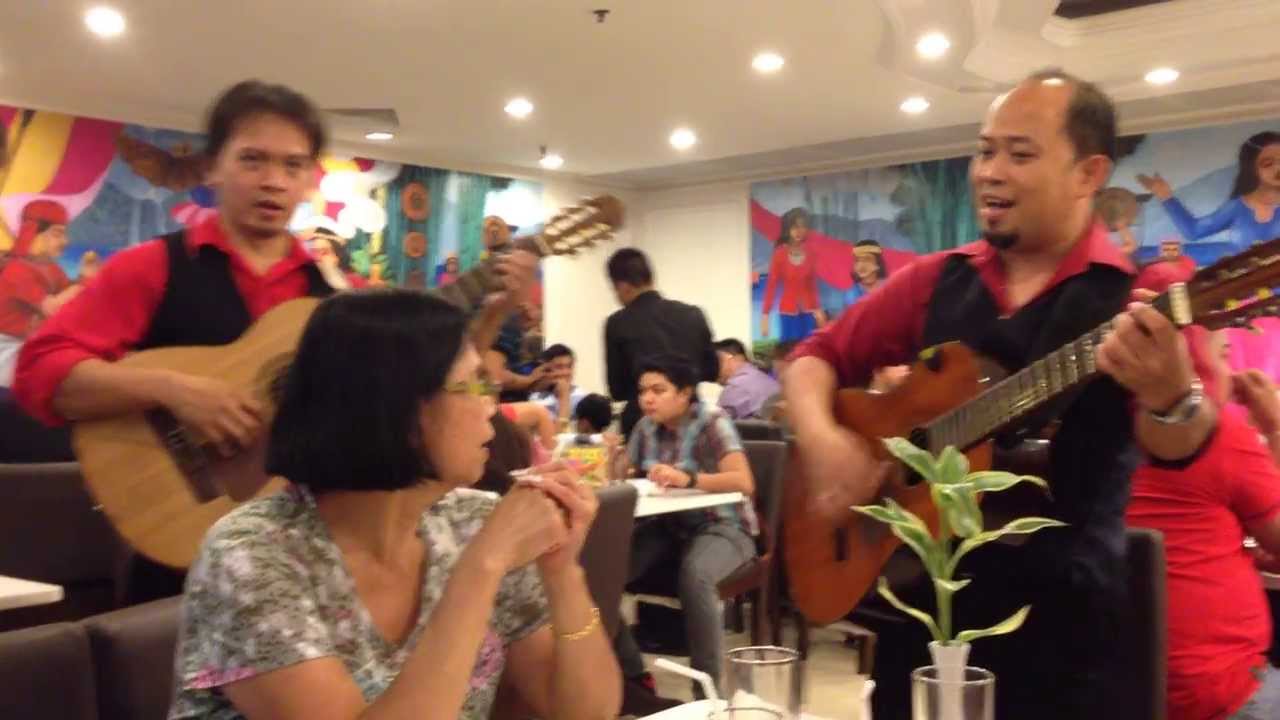 Filipinos singing "My Way" in a restaurant - YouTube