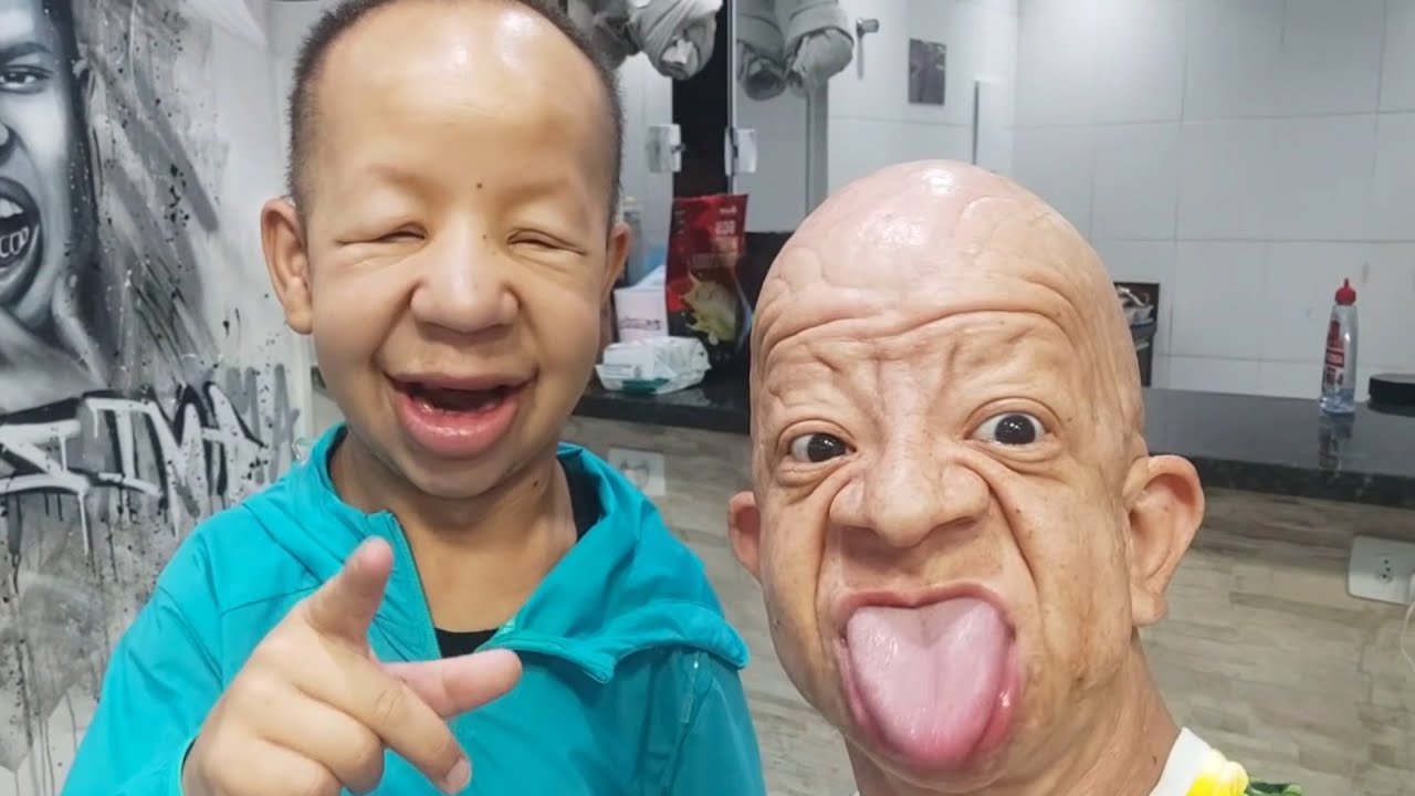 BALD WRINKLY MAN CLONED HIMSELF - YouTube