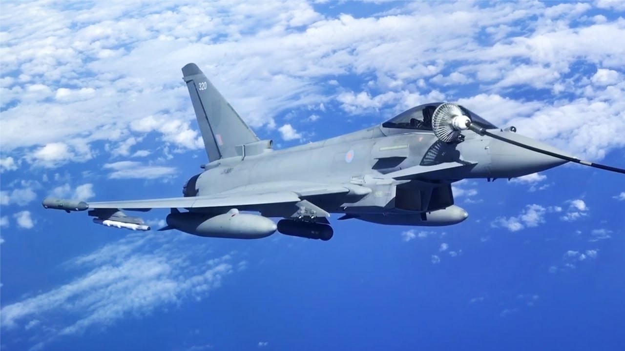 Eurofighter Typhoon Refueling in Mid Air - World Most Aggressive ...
