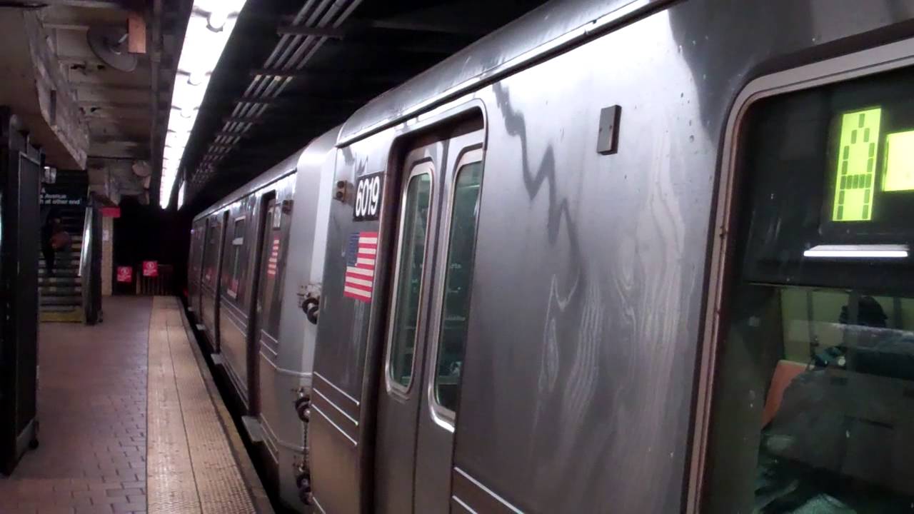 R46 A Train Arriving and Departing 125th Street. - YouTube