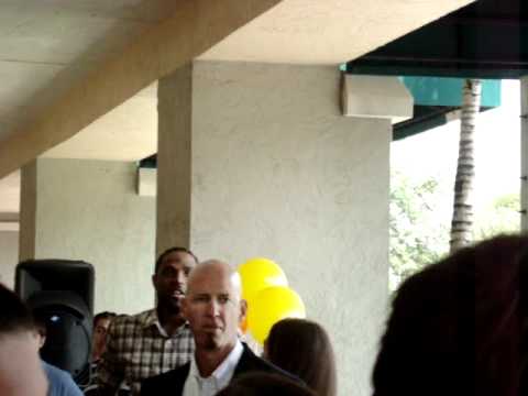 Udonis Haslem meet and greet at Weston Commons Juiceblendz Grand ...
