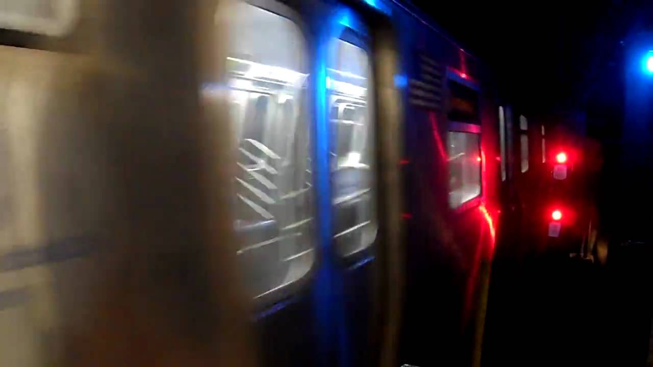 R160 (V) train enters the Lower East Side - Second Avenue - YouTube