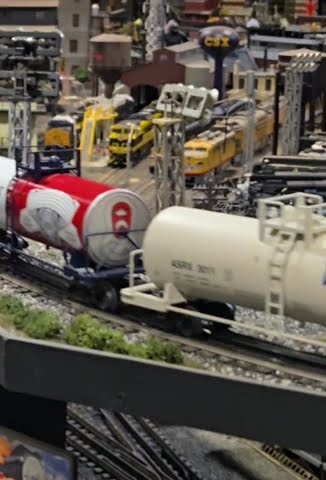 Lionel Vision Line UP Big Boy #4012 pulling freight + Minions / Super ...