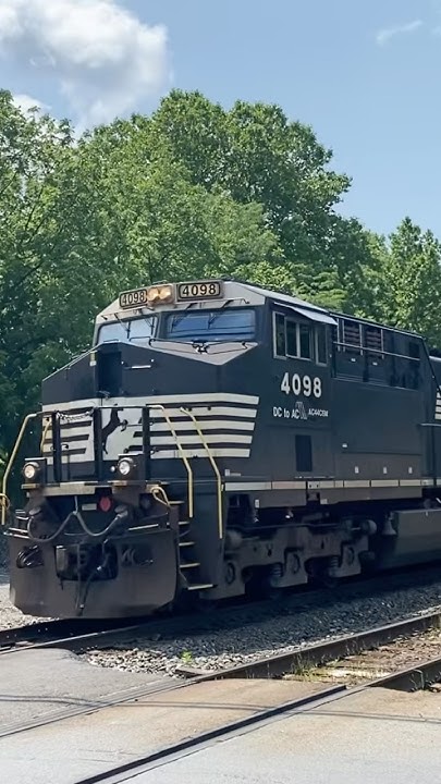 K5LLA horn on a NS AC44C6M?!?! #norfolksouthern #railfanning #railroad #railway #shorts - YouTube