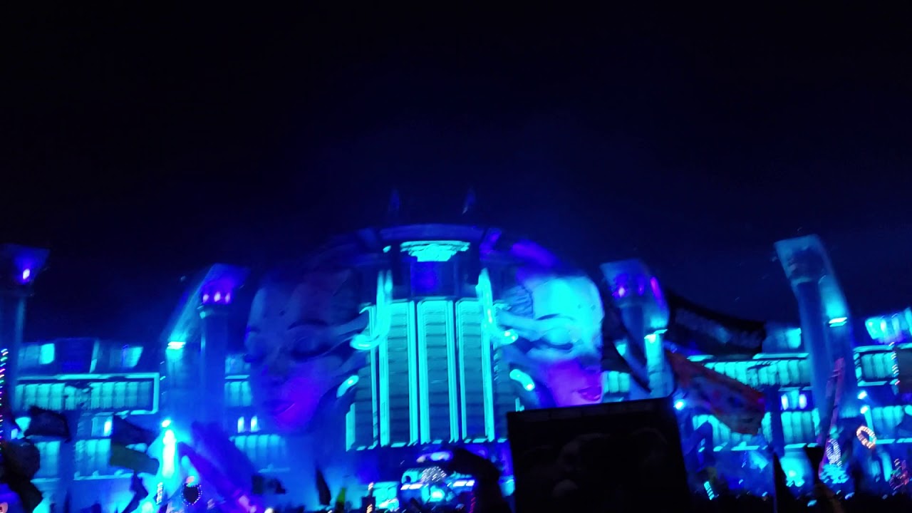 Deorro playing mana - YouTube