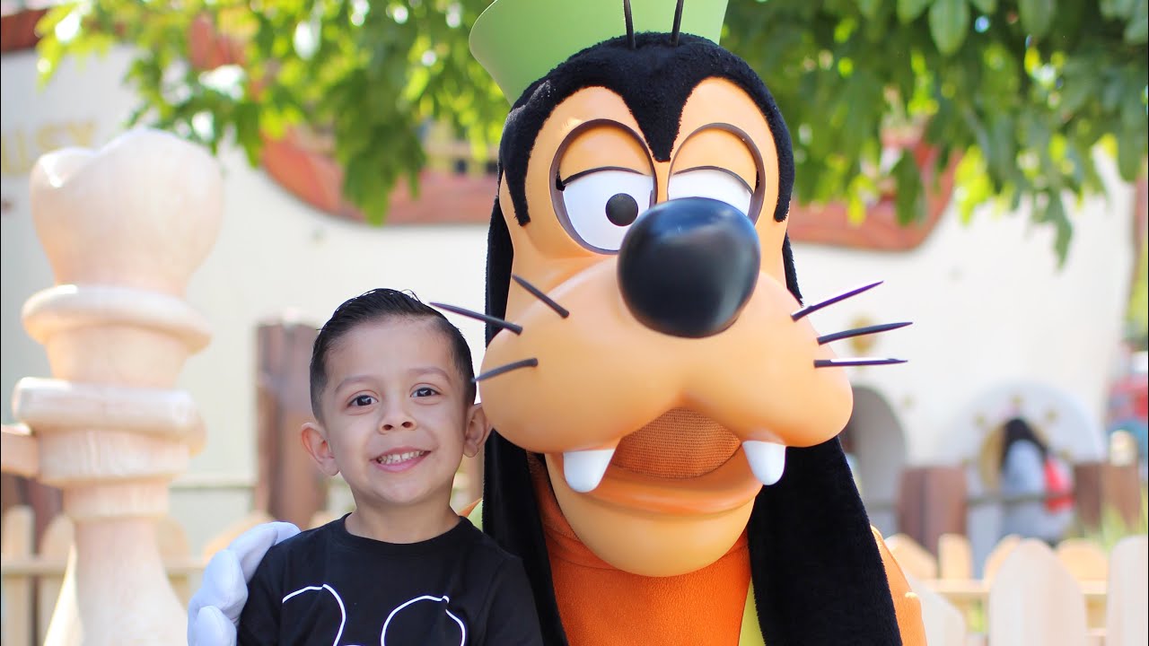 Mickey Mouse Soundsational Parade 2017 - YouTube