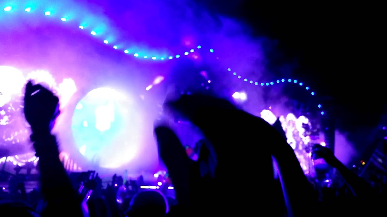Get Loose by Showtek Live @ Beyond 2015 - YouTube