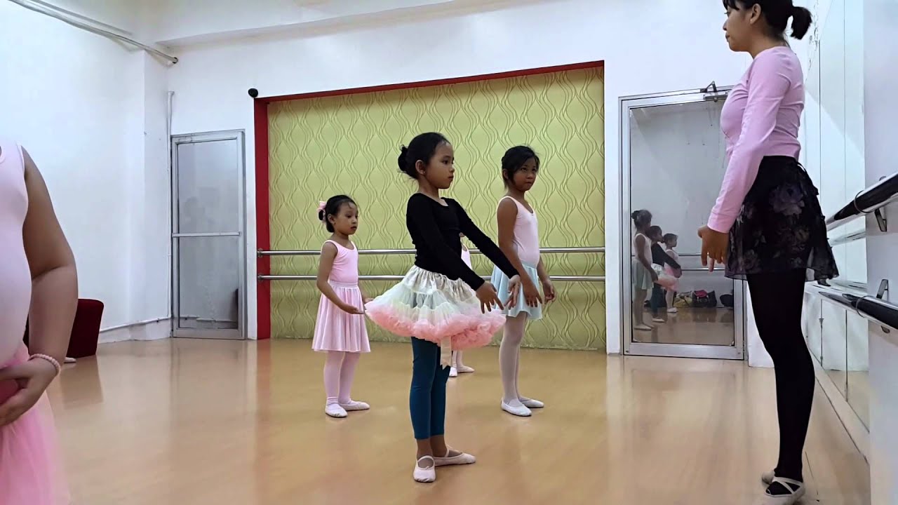 Reverence Curtsy Twinkle Toes End of Ballet Class - YouTube