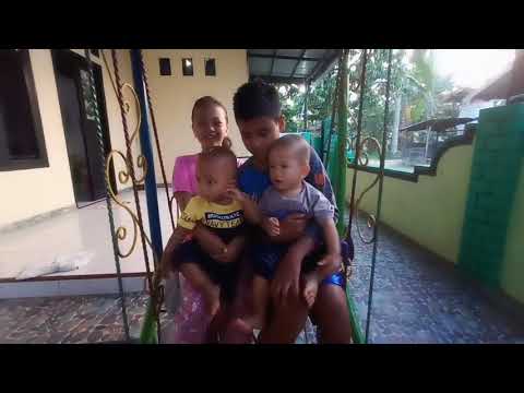 si kakak jagain adek