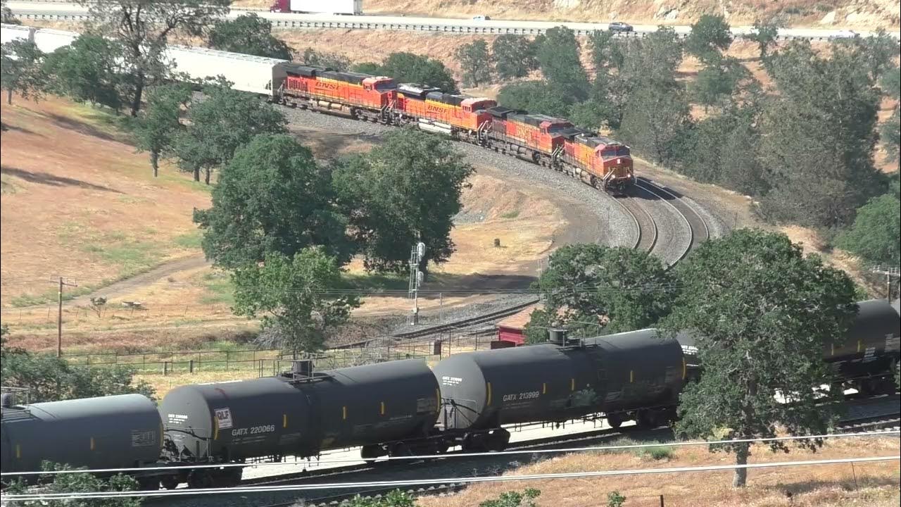 Tehachapi Loop train #1 May 19 2023 - YouTube