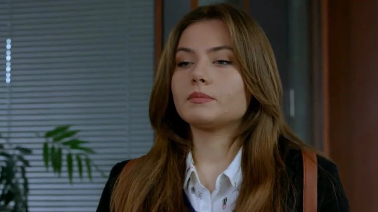 "Elif" odcinek 1103. Melek dzieli się z więźniarkami posiłkiem! Asli ...