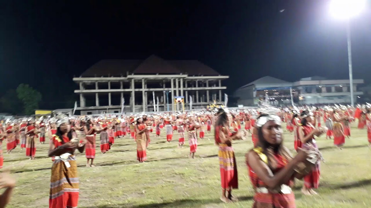 Tarian Likurai Malaka NTT.. - YouTube