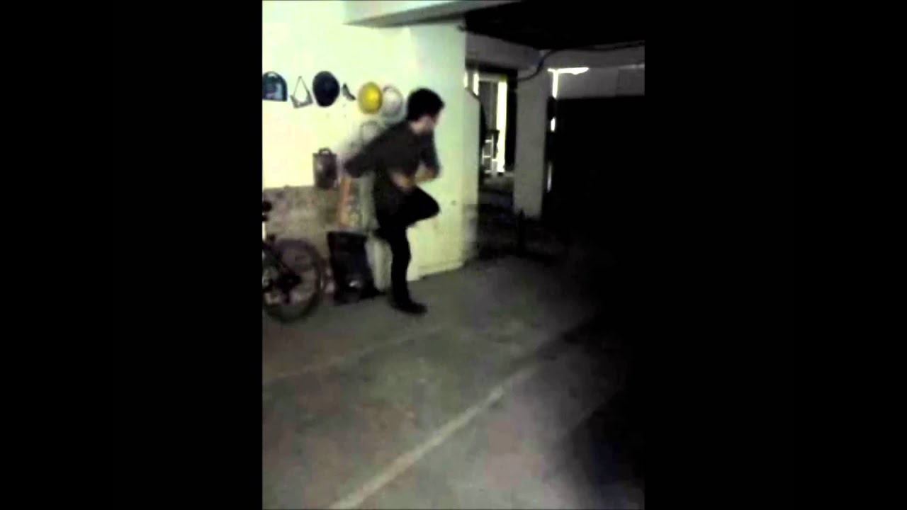 Kyle roundhouse kick fail - YouTube