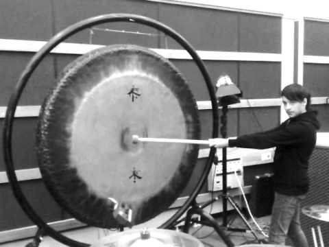 How to hit a huge gong by Jontsa! - YouTube