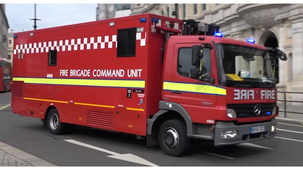 London Fire Brigade - (CU2) Islington Comand Unit responding through ...