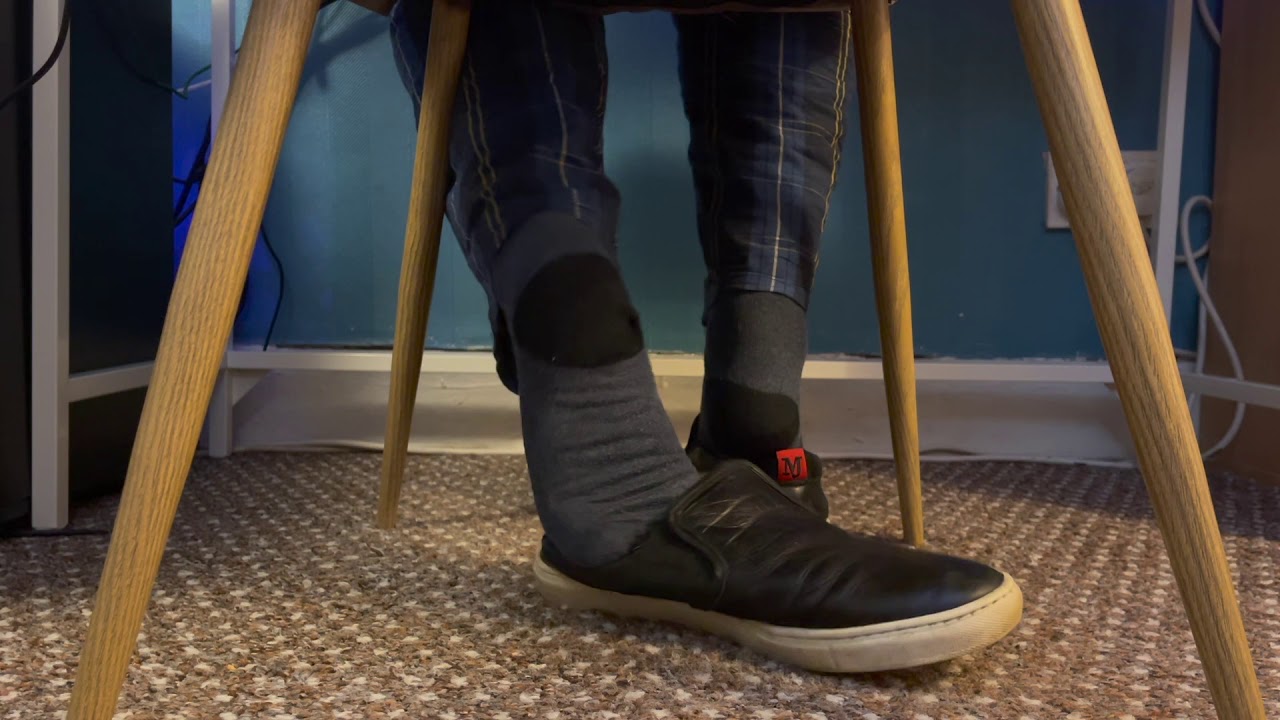 16th Nov - Male Shoeplay in Black leather Vans and dark blue socks ...