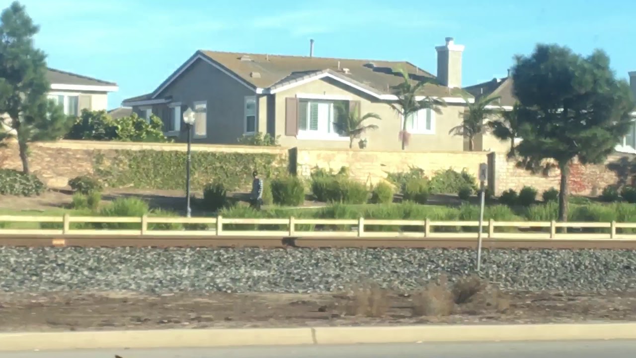 Amtrak Surfliner in Oxnard (First train of 2020) - YouTube