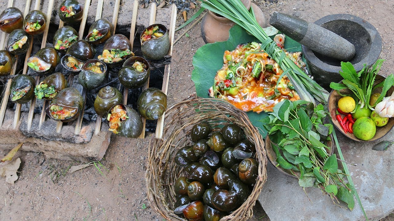 Primitive Technology: Find snail for food - Cooking snail with skills ...