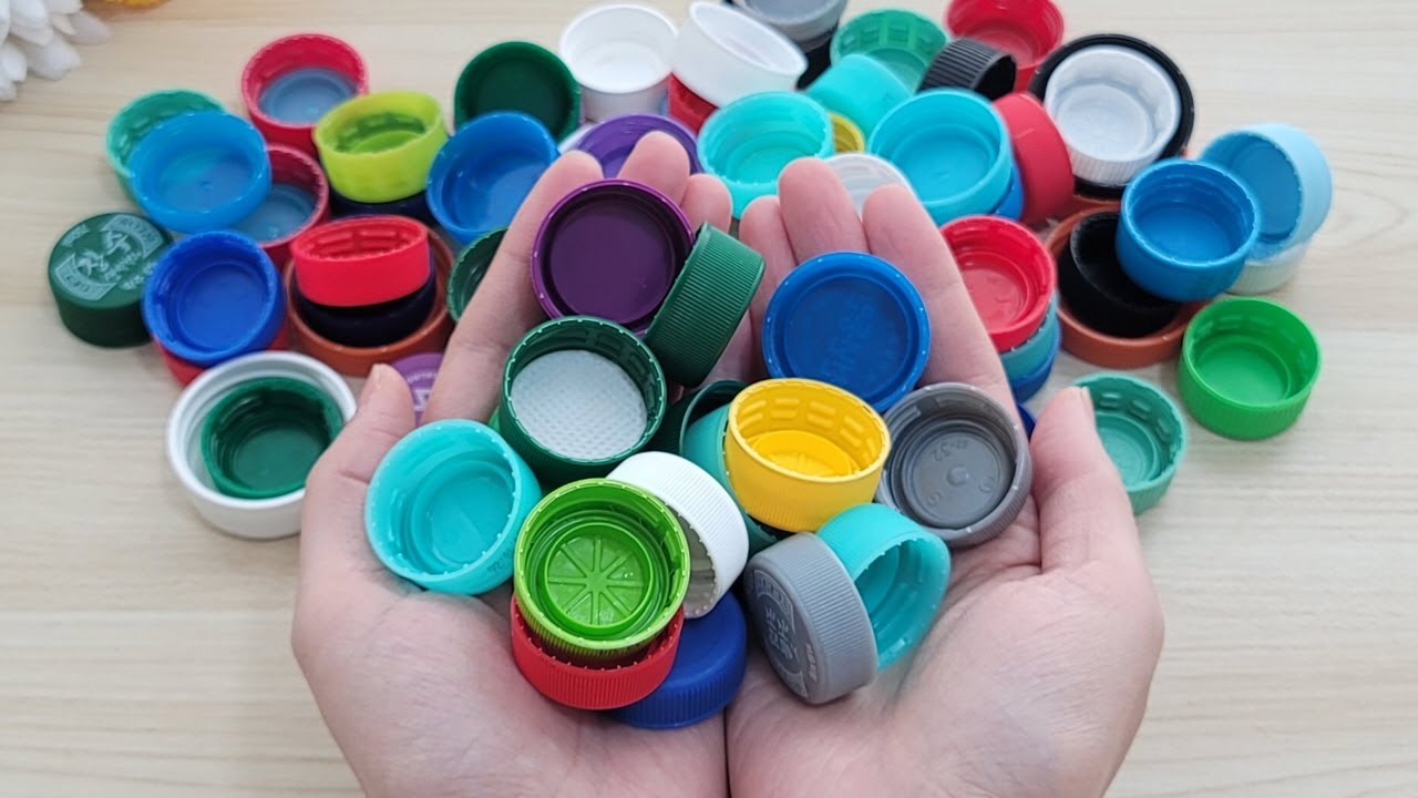 SUPERB ! See what I did with plastic bottle caps! Sewing idea - recycle ...