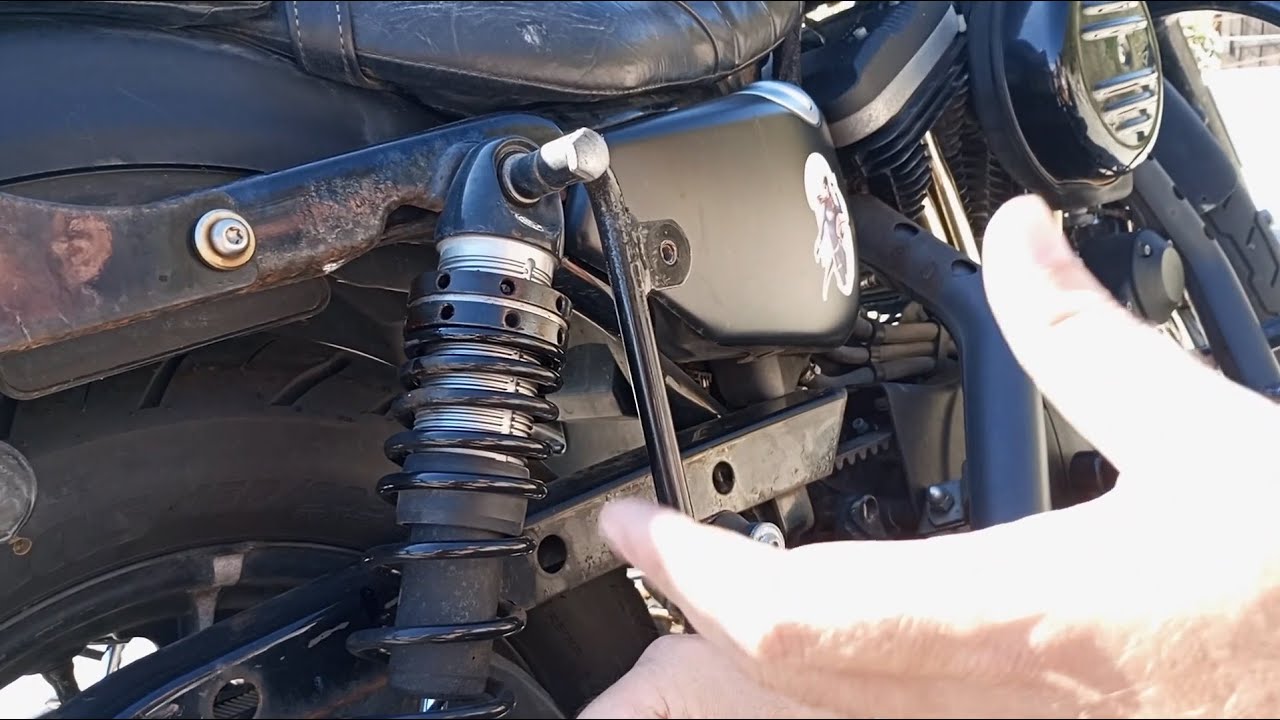 Peachy's Place: Adjusting rear shocks on Harley Sportster - YouTube