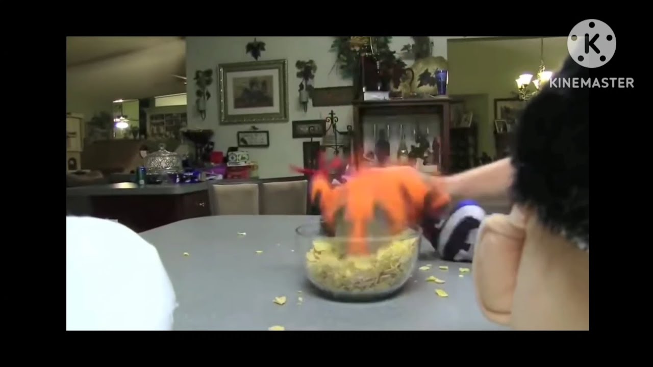 SML Tony the tiger bangs His head on the bowl of forsted flakes ...