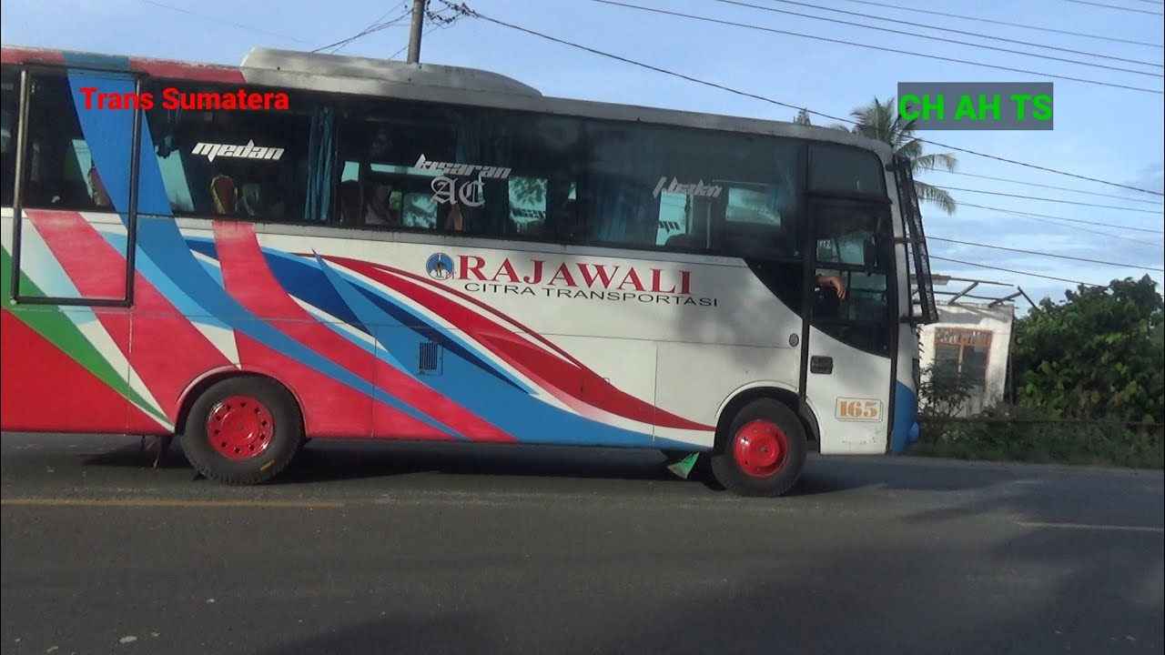Bus Rajawali Citra Transport lintas pagi hari area Kota Kisaran - YouTube