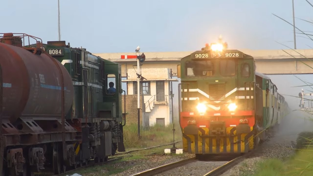 High Speed Single Line Train Karakoram Express Cross Oil Train At ...