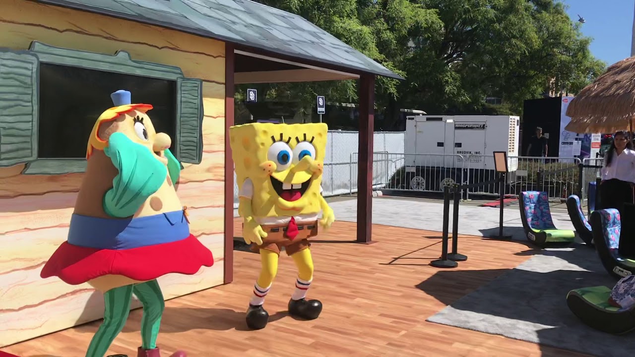 Spongebob and Mrs Puff at Comic Con San Diego 2019 - YouTube