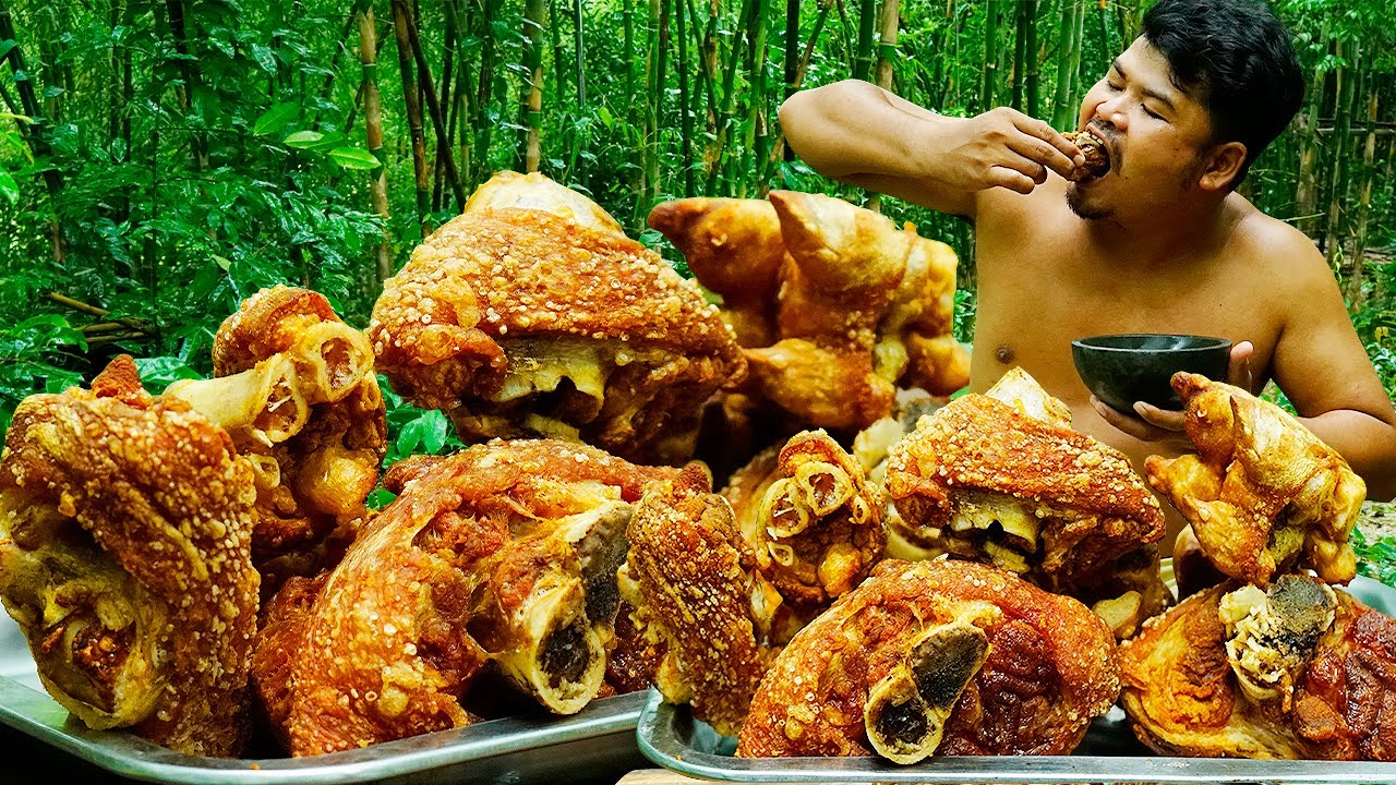Crispy Fried Pork Knuckle | Deep Fried Pork Legs Crispy With Hot Sauce ...
