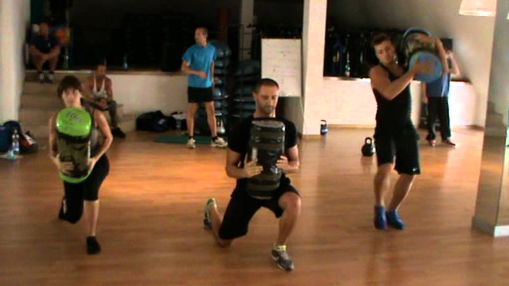GUIDO BRUSCIA FUNCTIONAL TRAINING- SHOULDERING LUNGE - YouTube