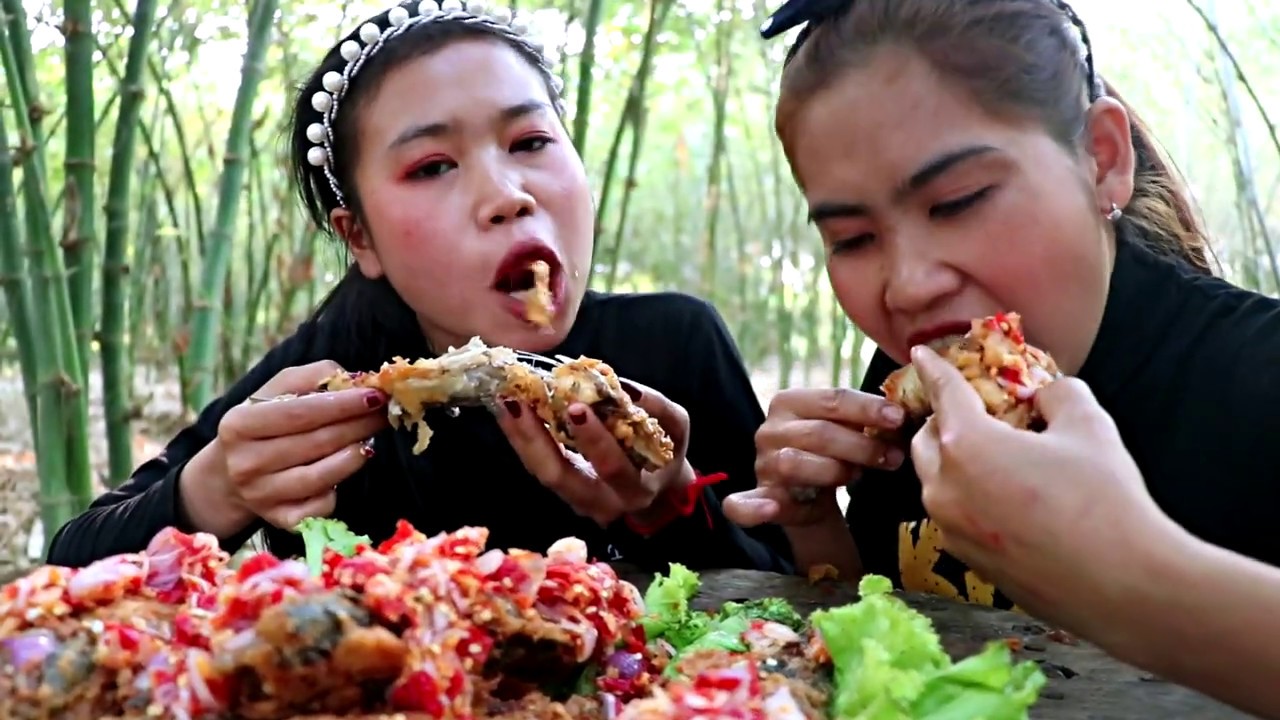 Natural Kitchen : Farm Girl Fried Fish Eating Delicious - Yummy Food ...
