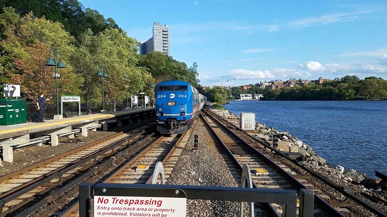 Metro North and a friendly MTA cop - YouTube