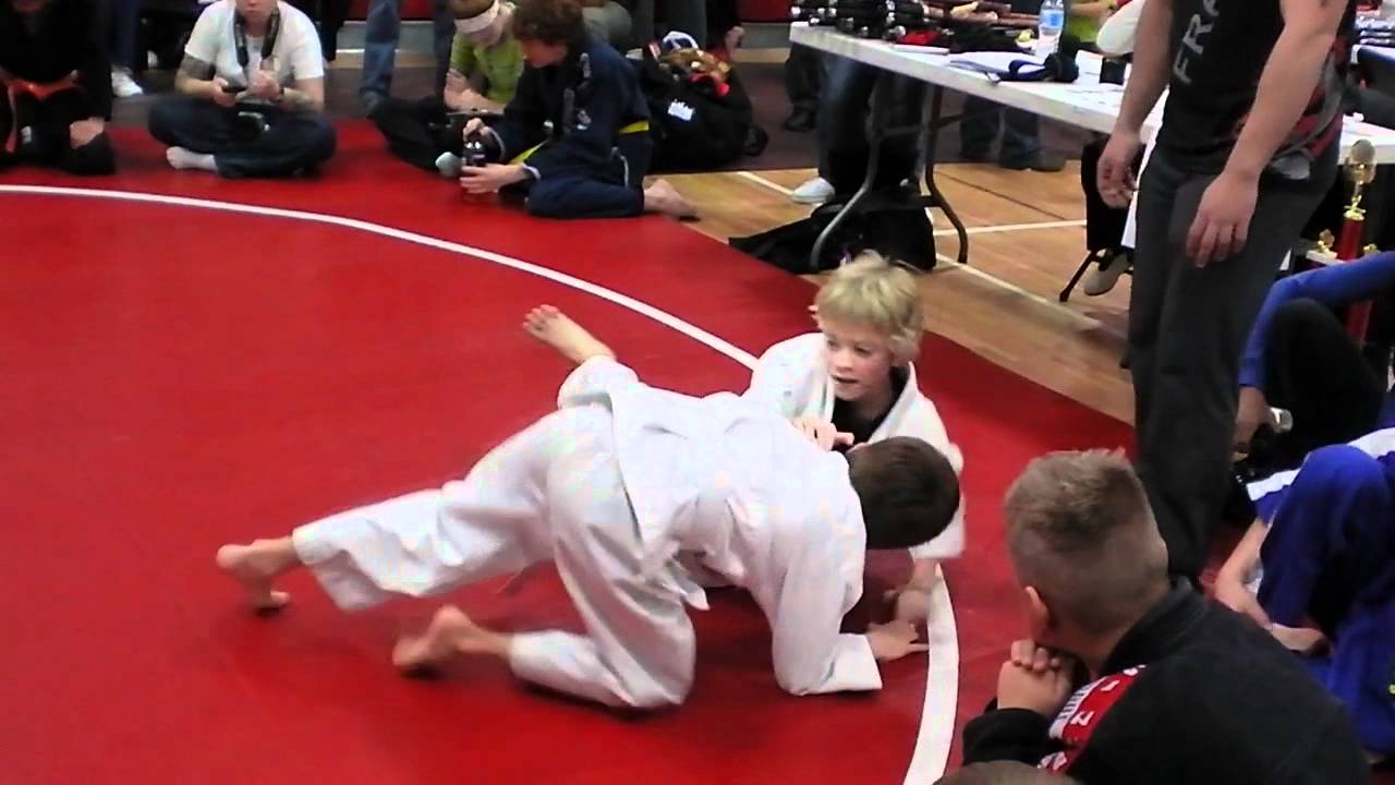 kids_grappling red deer - YouTube