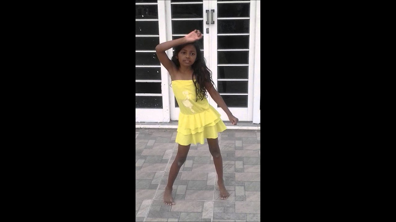 THAYSSA RODRIGUES DANÇANDO - YouTube