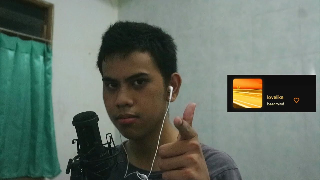 reacting to my song :") - YouTube