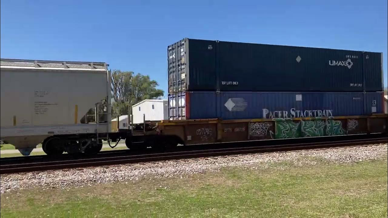 Southbound L795 runs through Folkston 3/7/2025 12:45 PM - YouTube